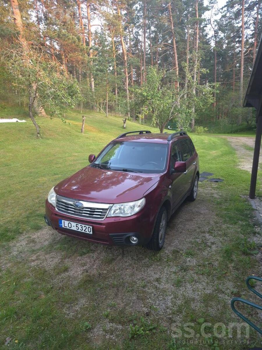 Red Subaru Forester 2008 in Riga, with an engine capacity of 2.00 L and mileage of 372 thousand km for 2600 €, photo 1 on AUTOMOTO.COM.LV