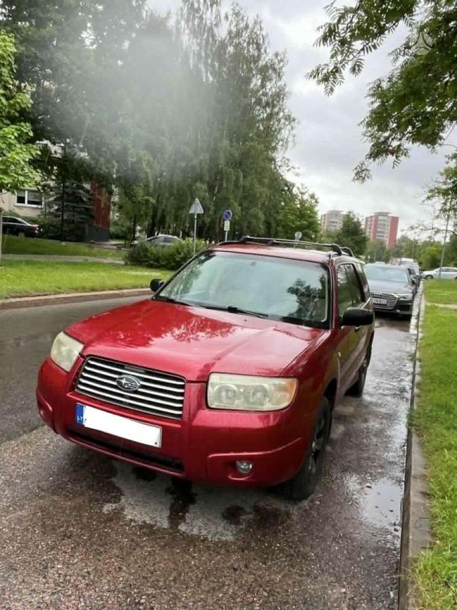 Red Subaru Forester 2008 in Vilnius, with an engine capacity of 2.50 L and mileage of 228 thousand km for 2999 €, photo 1 on AUTOMOTO.COM.LV