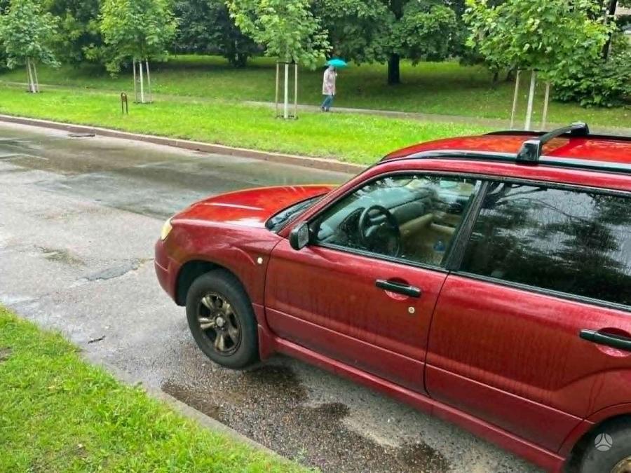 Red Subaru Forester 2008 in Vilnius, with an engine capacity of 2.50 L and mileage of 228 thousand km for 2999 €, photo 9 on AUTOMOTO.COM.LV