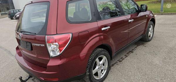 Sarkans Subaru Forester 2009 Ukmergė, ar dzinēja tilpumu 2.00 L un nobraukumu 199 tūkst. km par 5100 €, foto 4 vietnē AUTOMOTO.COM.LV