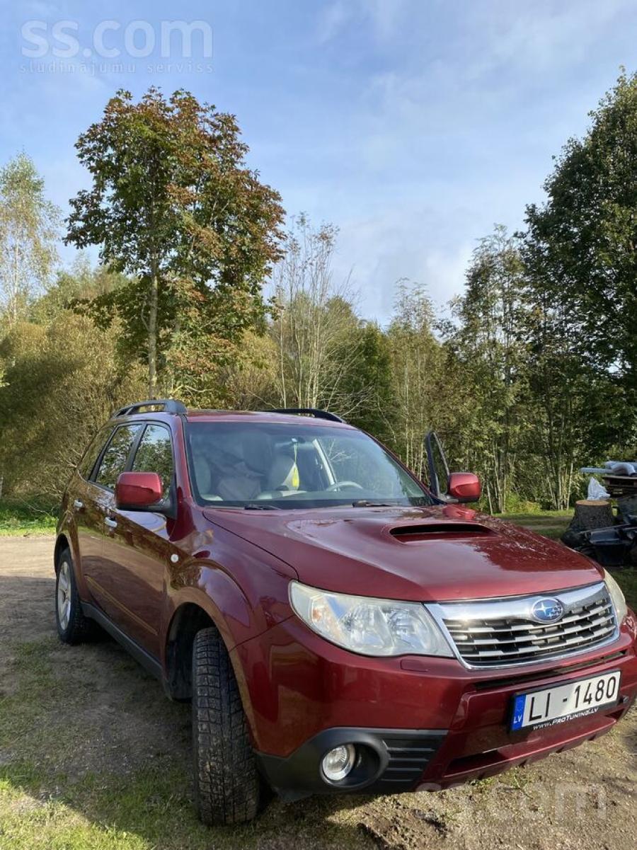 Red Subaru Forester 2009 in Ogre, with an engine capacity of 2.00 L and mileage of 270 thousand km for 3500 €, photo 1 on AUTOMOTO.COM.LV