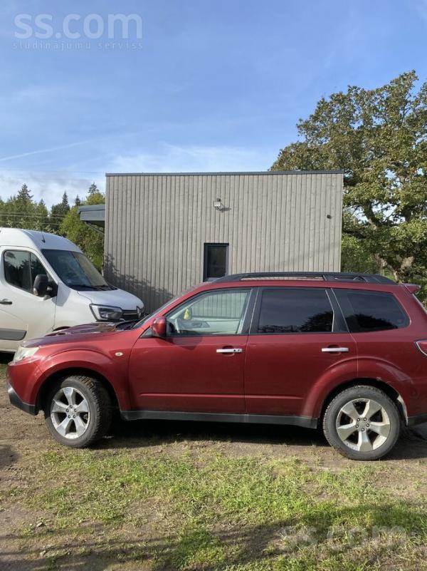 Red Subaru Forester 2009 in Ogre, with an engine capacity of 2.00 L and mileage of 270 thousand km for 3500 €, photo 4 on AUTOMOTO.COM.LV