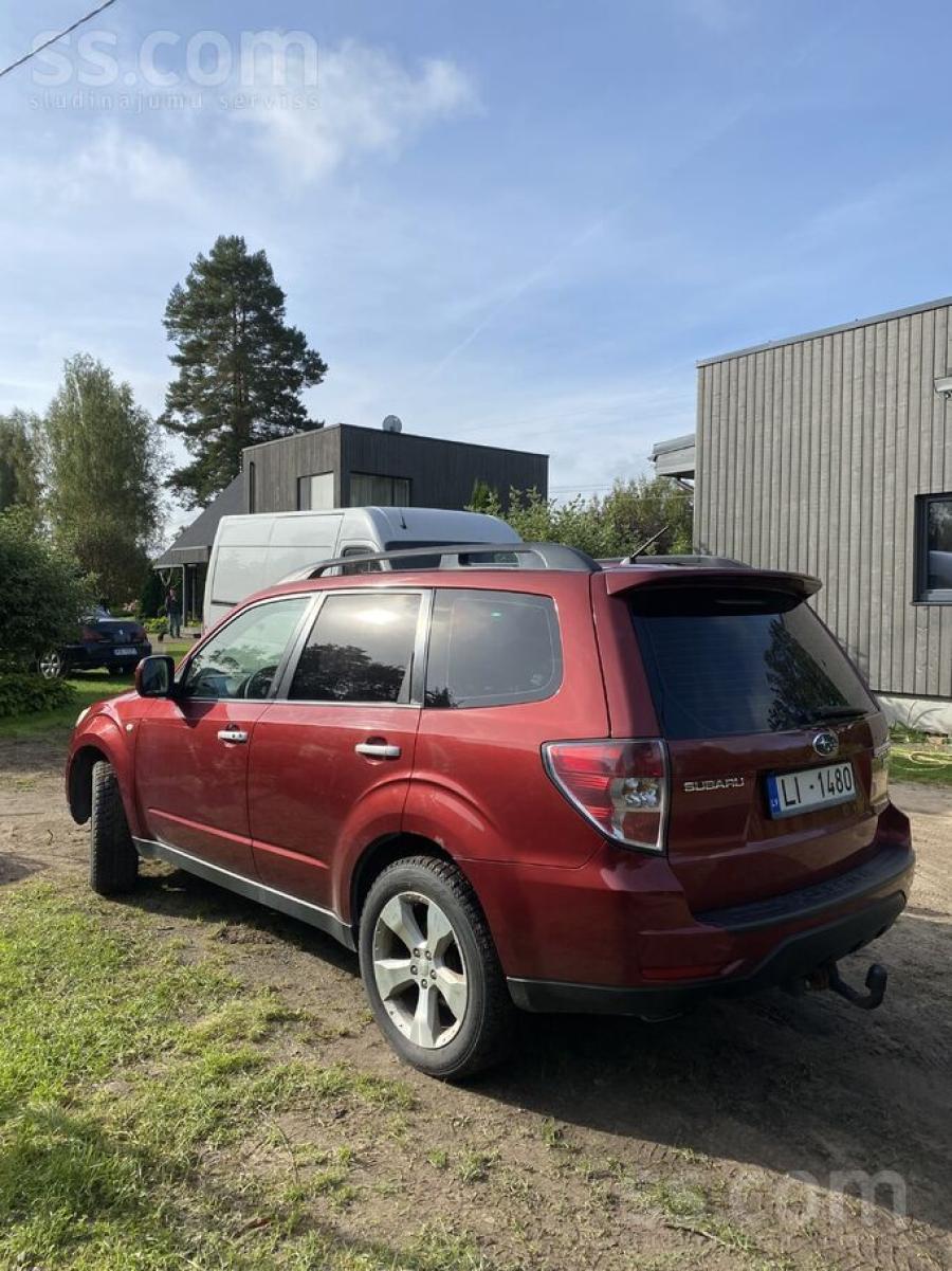 Red Subaru Forester 2009 in Ogre, with an engine capacity of 2.00 L and mileage of 270 thousand km for 3500 €, photo 6 on AUTOMOTO.COM.LV