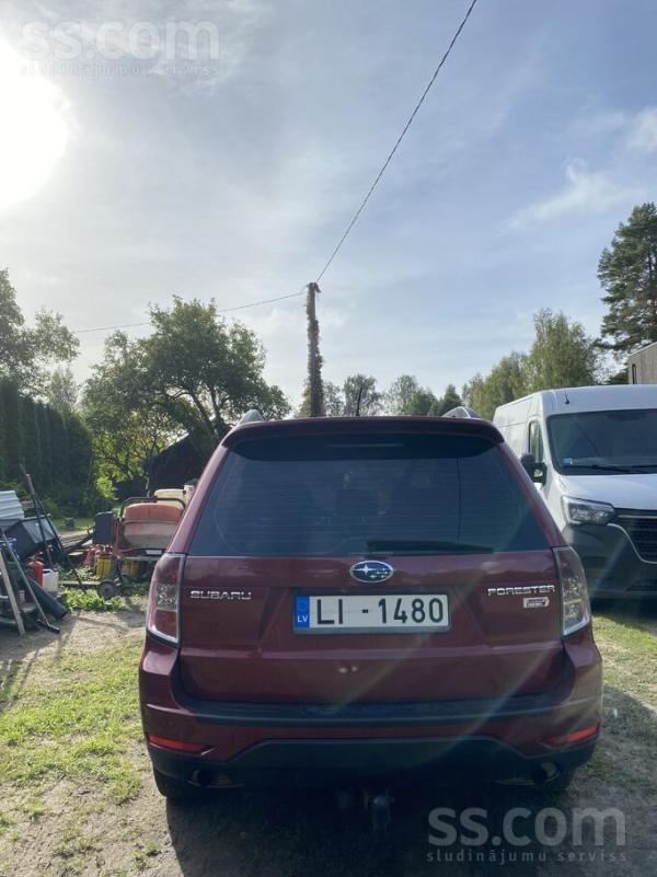 Red Subaru Forester 2009 in Ogre, with an engine capacity of 2.00 L and mileage of 270 thousand km for 3500 €, photo 6 on AUTOMOTO.COM.LV