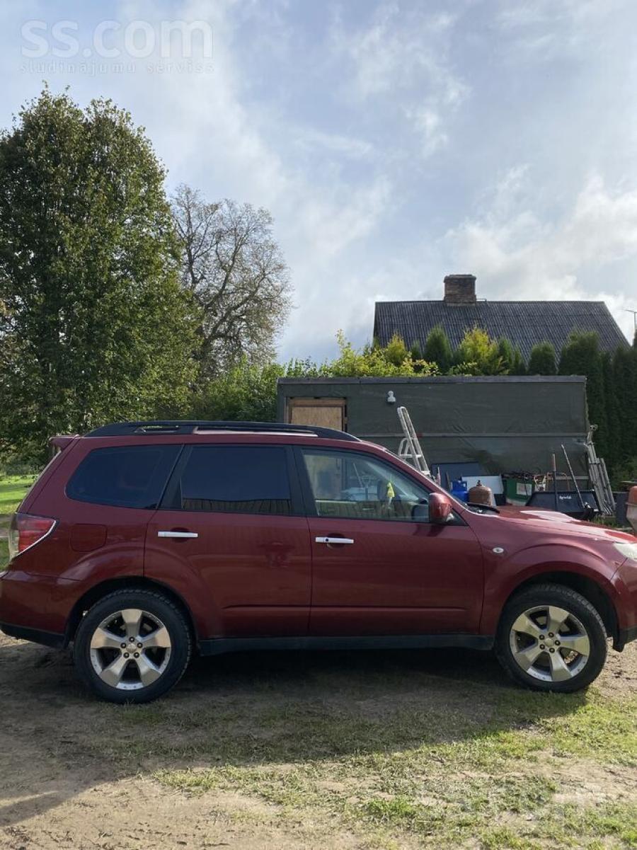 Red Subaru Forester 2009 in Ogre, with an engine capacity of 2.00 L and mileage of 270 thousand km for 3500 €, photo 9 on AUTOMOTO.COM.LV