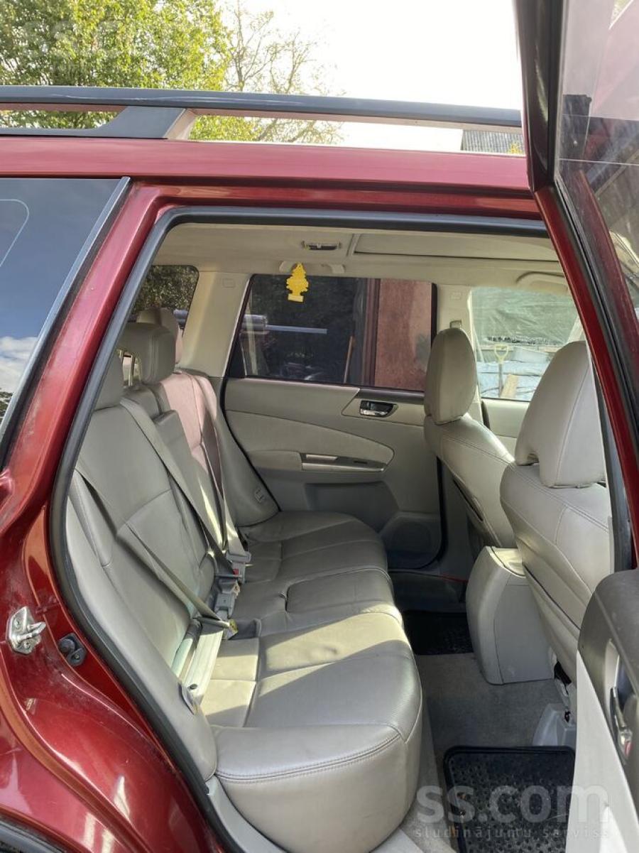 Red Subaru Forester 2009 in Ogre, with an engine capacity of 2.00 L and mileage of 270 thousand km for 3500 €, photo 11 on AUTOMOTO.COM.LV
