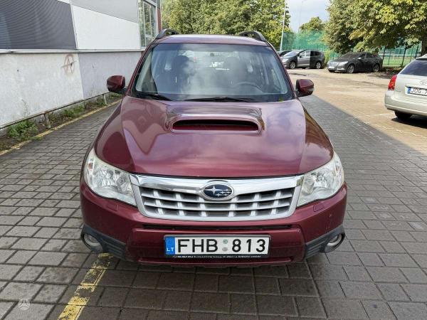 Sarkans Subaru Forester 2011 Viļņa, ar dzinēja tilpumu 2.00 L un nobraukumu 280 tūkst. km par 1300 €, foto 2 vietnē AUTOMOTO.COM.LV