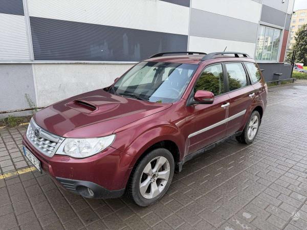 Sarkans Subaru Forester 2011 Viļņa, ar dzinēja tilpumu 2.00 L un nobraukumu 280 tūkst. km par 1300 €, foto 3 vietnē AUTOMOTO.COM.LV