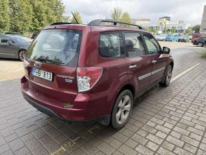Red Subaru Forester 2011 in Vilnius, with an engine capacity of 2.00 L and mileage of 280 thousand km for 1300 €, photo 5 on AUTOMOTO.COM.LV
