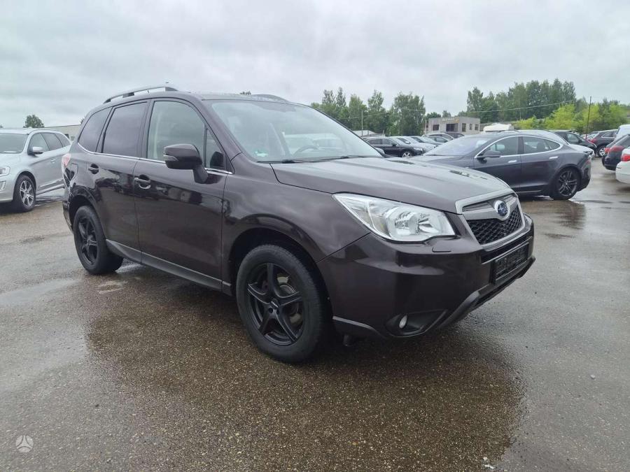 Red Subaru Forester 2014 in Utena, with an engine capacity of 2.00 L and mileage of 212 thousand km for 6750 €, photo 4 on AUTOMOTO.COM.LV