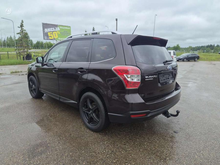 Red Subaru Forester 2014 in Utena, with an engine capacity of 2.00 L and mileage of 212 thousand km for 6750 €, photo 5 on AUTOMOTO.COM.LV