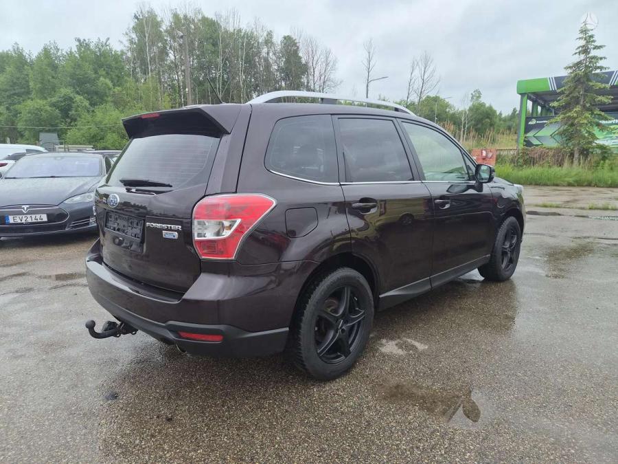 Red Subaru Forester 2014 in Utena, with an engine capacity of 2.00 L and mileage of 212 thousand km for 6750 €, photo 7 on AUTOMOTO.COM.LV