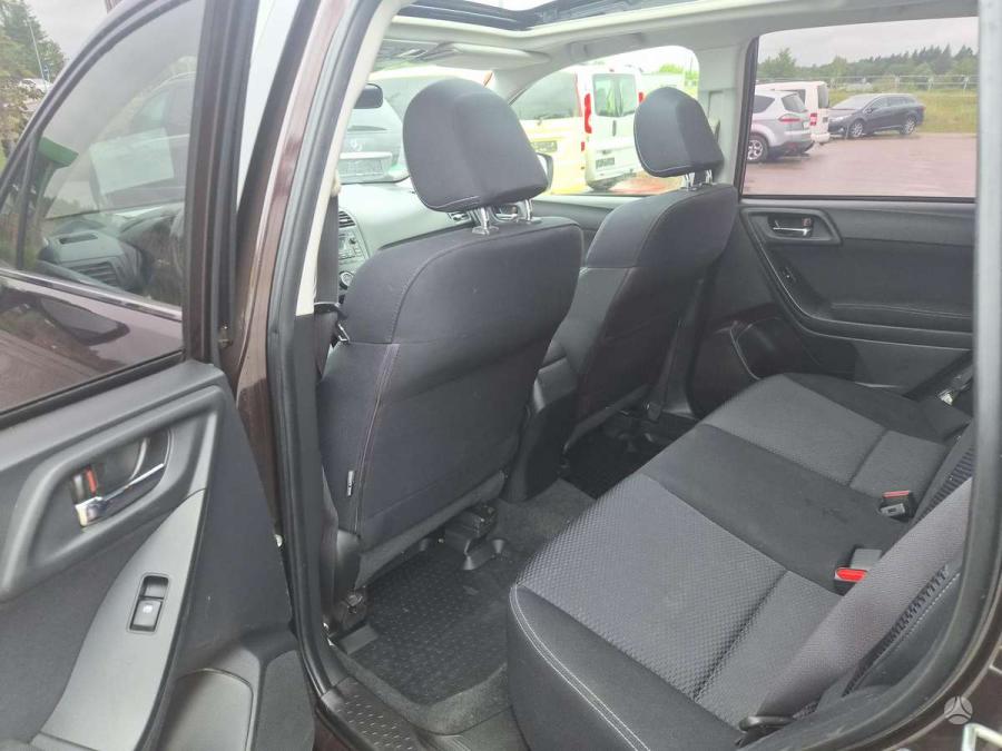 Red Subaru Forester 2014 in Utena, with an engine capacity of 2.00 L and mileage of 212 thousand km for 6750 €, photo 14 on AUTOMOTO.COM.LV