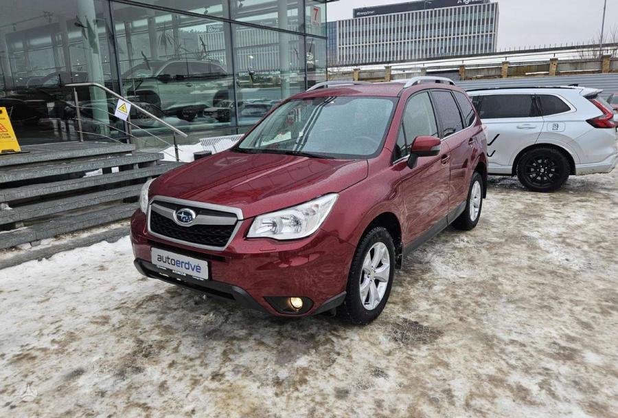 Red Subaru Forester 2015 in Vilnius, with an engine capacity of 2.00 L and mileage of 177 thousand km for 12890 €, photo 1 on AUTOMOTO.COM.LV