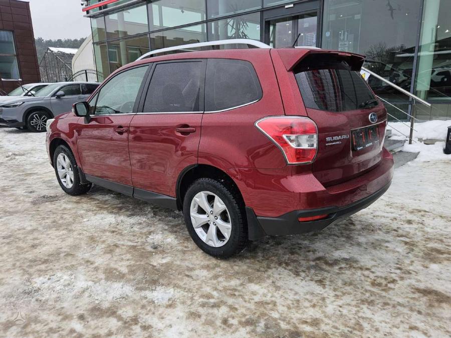 Red Subaru Forester 2015 in Vilnius, with an engine capacity of 2.00 L and mileage of 177 thousand km for 12890 €, photo 3 on AUTOMOTO.COM.LV
