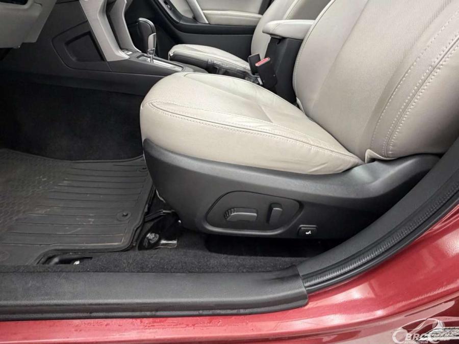 Sarkans Subaru Forester 2017 Viļņa, ar dzinēja tilpumu 2.50 L un nobraukumu 142 tūkst. km par 9900 €, foto 24 vietnē AUTOMOTO.COM.LV