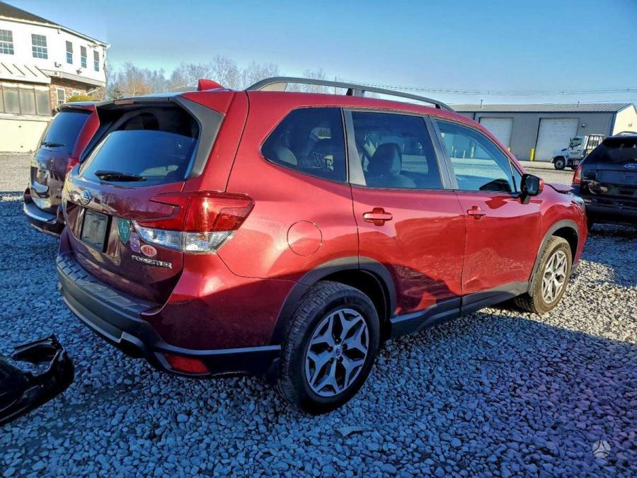 Red Subaru Forester 2021 in Vilnius, with an engine capacity of 2.50 L and mileage of 69 thousand km for 10000 €, photo 3 on AUTOMOTO.COM.LV