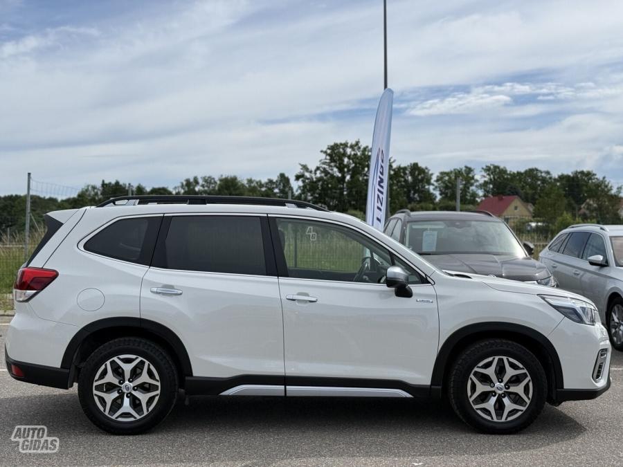 Red Subaru Forester 2022 in Vilnius, with an engine capacity of 2.00 L and mileage of 178 thousand km for 18999 €, photo 3 on AUTOMOTO.COM.LV