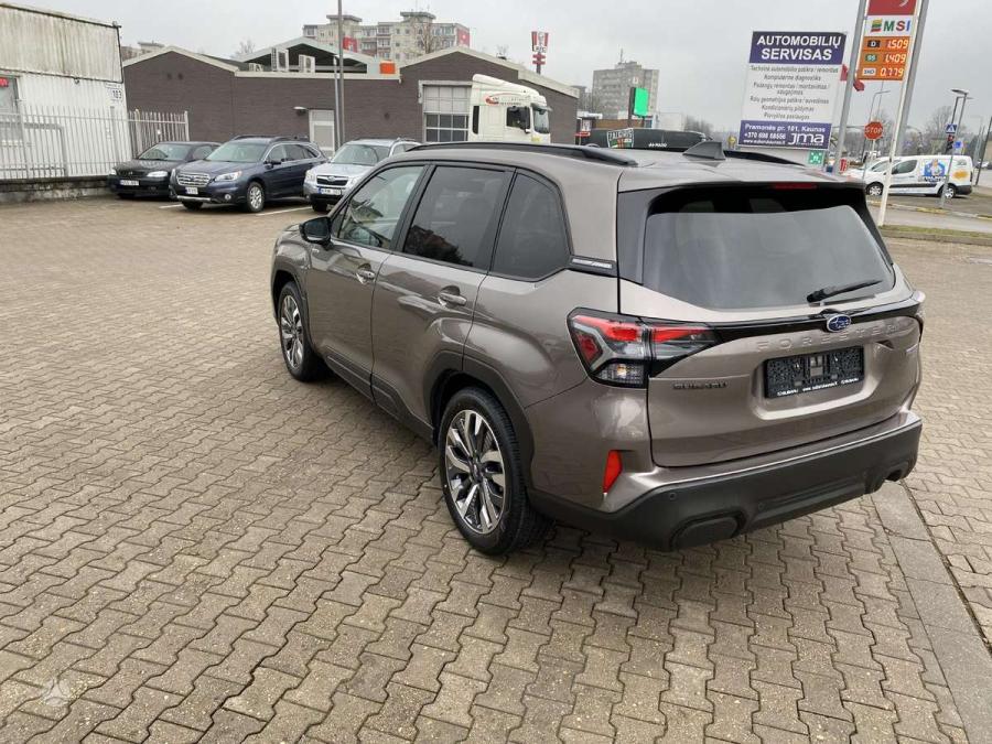 Red Subaru Forester 2024 in Kaunas, with an engine capacity of 2.00 L and mileage of 12 thousand km for 37900 €, photo 5 on AUTOMOTO.COM.LV