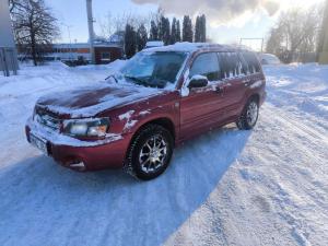 Sarkans Subaru Forester 2002 Viļņa, ar dzinēja tilpumu 2.50 L un nobraukumu 151 tūkst. km par 1250 €, foto  vietnē AUTOMOTO.COM.LV