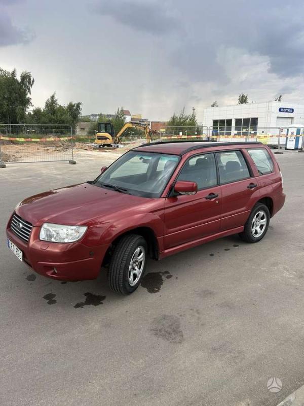 Red Subaru Forester 2007 in Joniskis, with an engine capacity of 1.99 L and mileage of 338 thousand km for 2500 €, photo 1 on AUTOMOTO.COM.LV