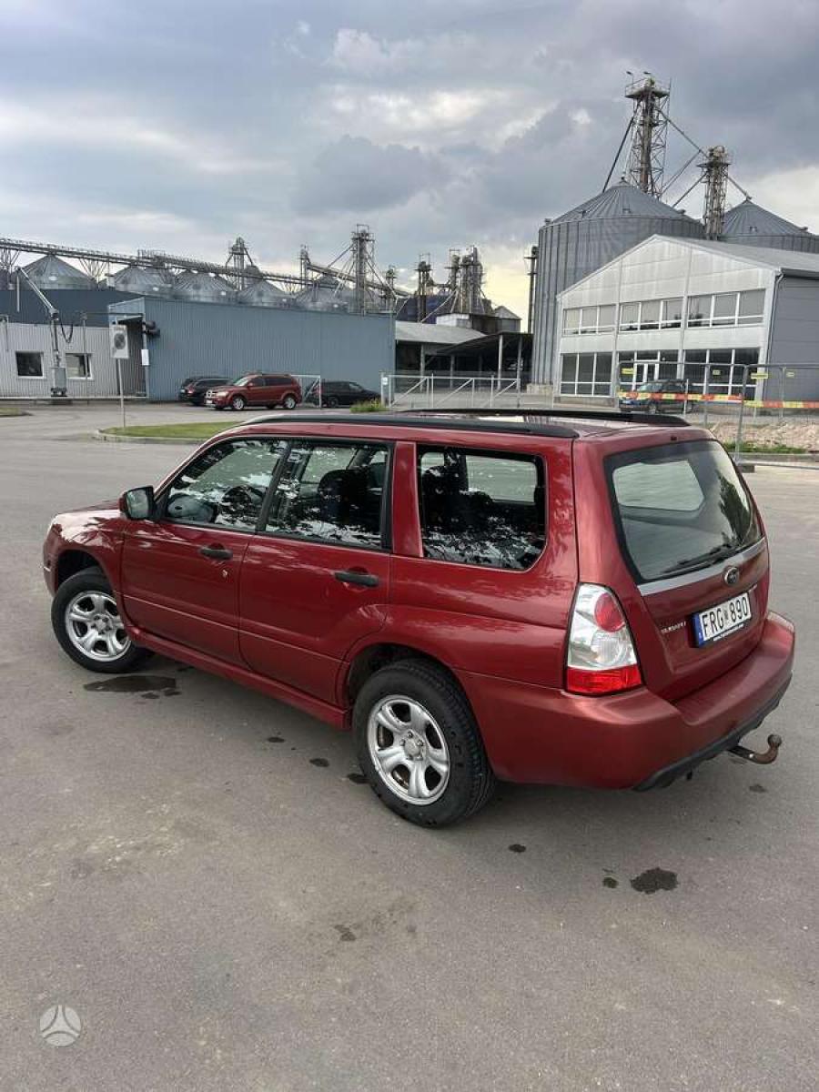 Red Subaru Forester 2007 in Joniskis, with an engine capacity of 1.99 L and mileage of 338 thousand km for 2500 €, photo 4 on AUTOMOTO.COM.LV