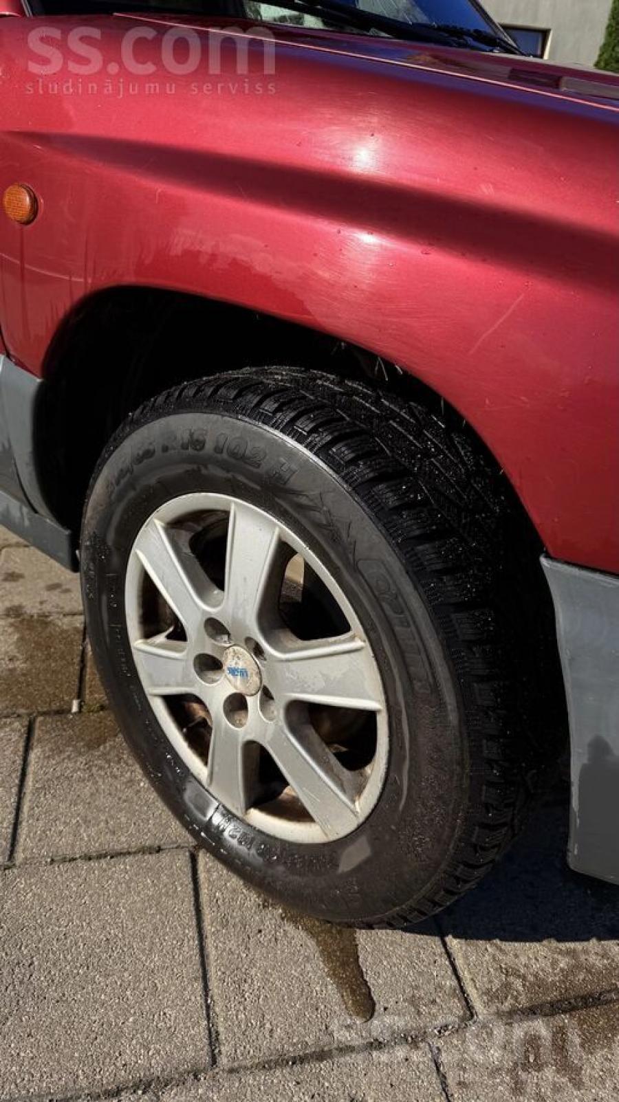 Red Subaru Forester 1998 in Riga, with an engine capacity of 2.00 L and mileage of 299 thousand km for 2250 €, photo 4 on AUTOMOTO.COM.LV