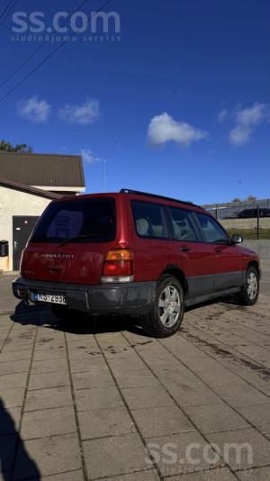 Red Subaru Forester 1998 in Riga, with an engine capacity of 2.00 L and mileage of 299 thousand km for 2250 €, photo 5 on AUTOMOTO.COM.LV