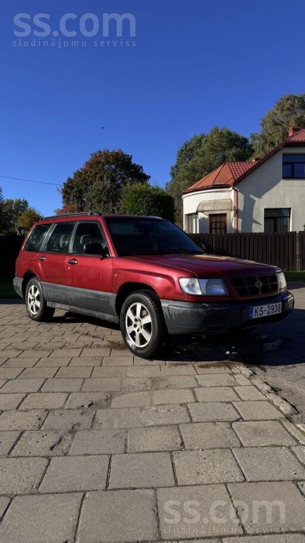 Subaru Forester 1998 Rīga vietnē Sarkans Subaru Forester 1998 Rīga, ar dzinēja tilpumu 2.00 L un nobraukumu 299 tūkst. km par 2250 €, foto 3 vietnē AUTOMOTO.COM.LV