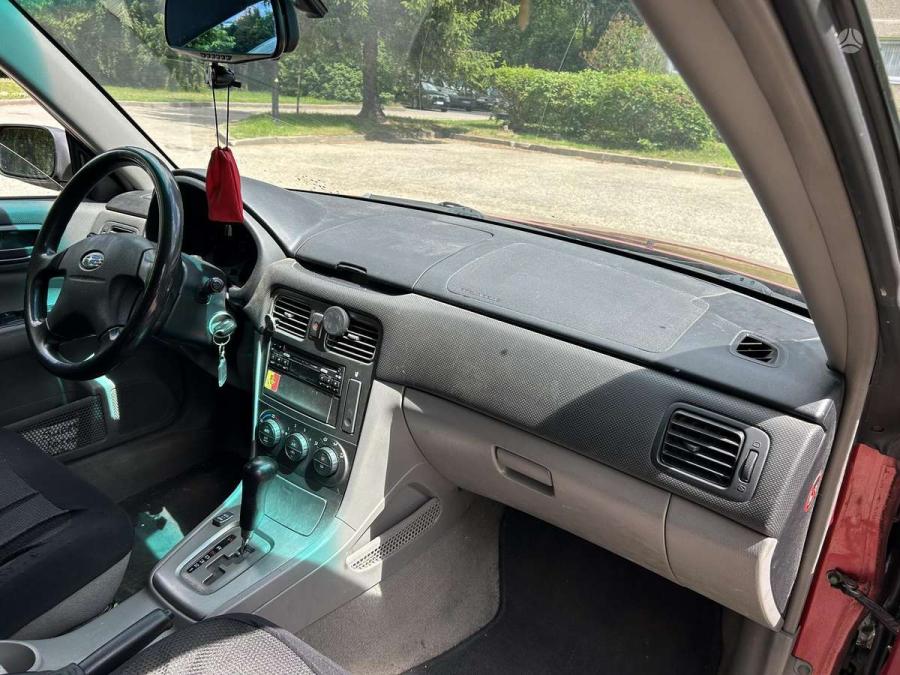 Sarkans Subaru Forester 2004 Viļņa, ar dzinēja tilpumu 2.00 L un nobraukumu 255 tūkst. km par 1450 €, foto 7 vietnē AUTOMOTO.COM.LV