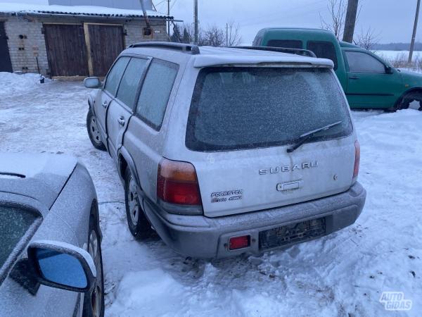 Subaru Forester 1999 Viļņa, ar dzinēja tilpumu 2.00 L un nobraukumu 106 tūkst. km par 550 €, foto 4 vietnē AUTOMOTO.COM.LV