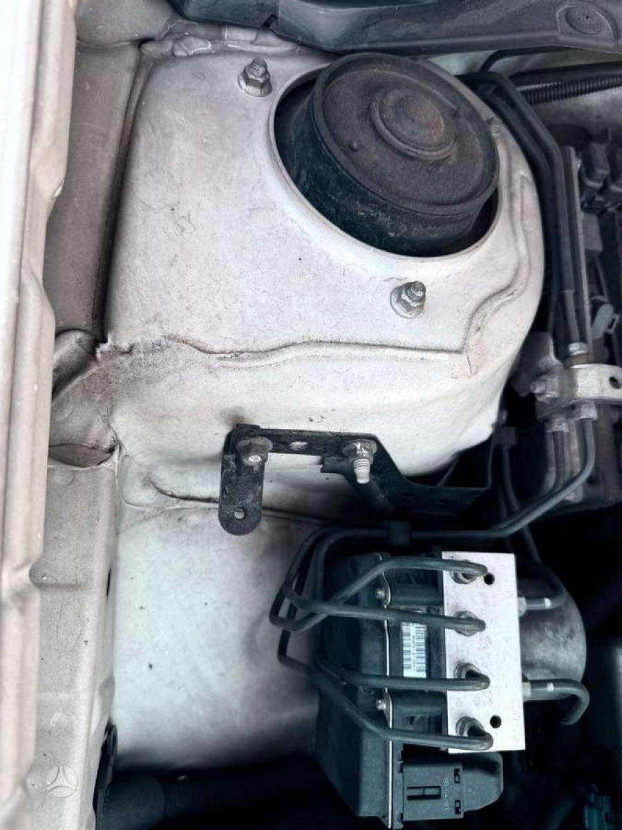 White Subaru Forester 2008 in Utena, with an engine capacity of 1.99 L and mileage of 273 thousand km for 6950 €, photo 15 on AUTOMOTO.COM.LV