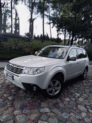 White Subaru Forester 2008 in Utena, with an engine capacity of 1.99 L and mileage of 273 thousand km for 6950 €, photo 3 on AUTOMOTO.COM.LV