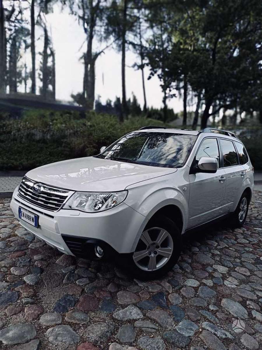 White Subaru Forester 2008 in Utena, with an engine capacity of 1.99 L and mileage of 273 thousand km for 6950 €, photo 3 on AUTOMOTO.COM.LV