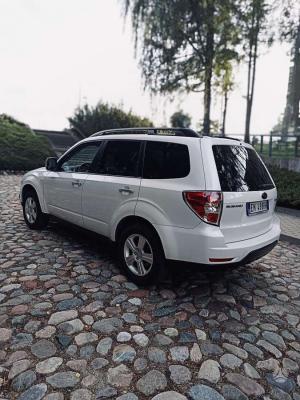 White Subaru Forester 2008 in Utena, with an engine capacity of 1.99 L and mileage of 273 thousand km for 6950 €, photo 4 on AUTOMOTO.COM.LV