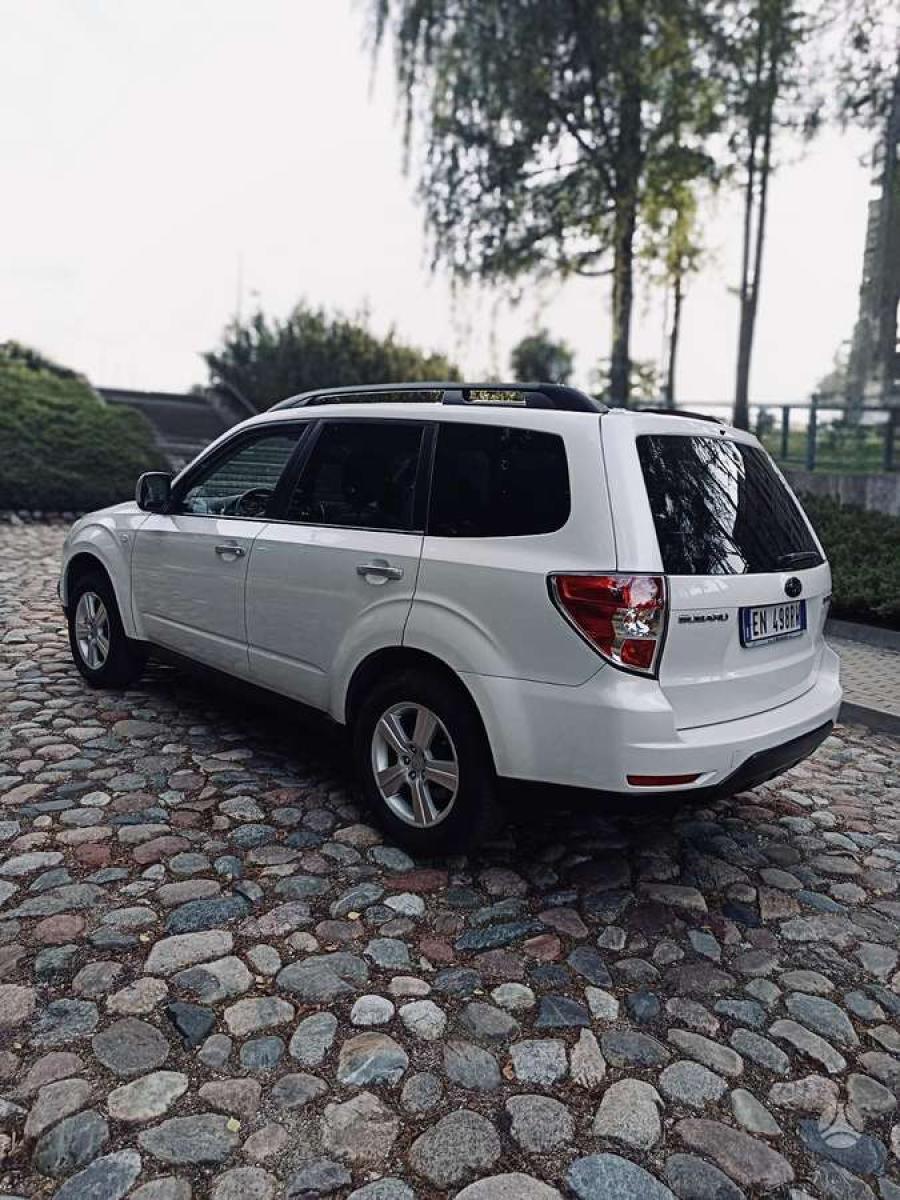 White Subaru Forester 2008 in Utena, with an engine capacity of 1.99 L and mileage of 273 thousand km for 6950 €, photo 4 on AUTOMOTO.COM.LV