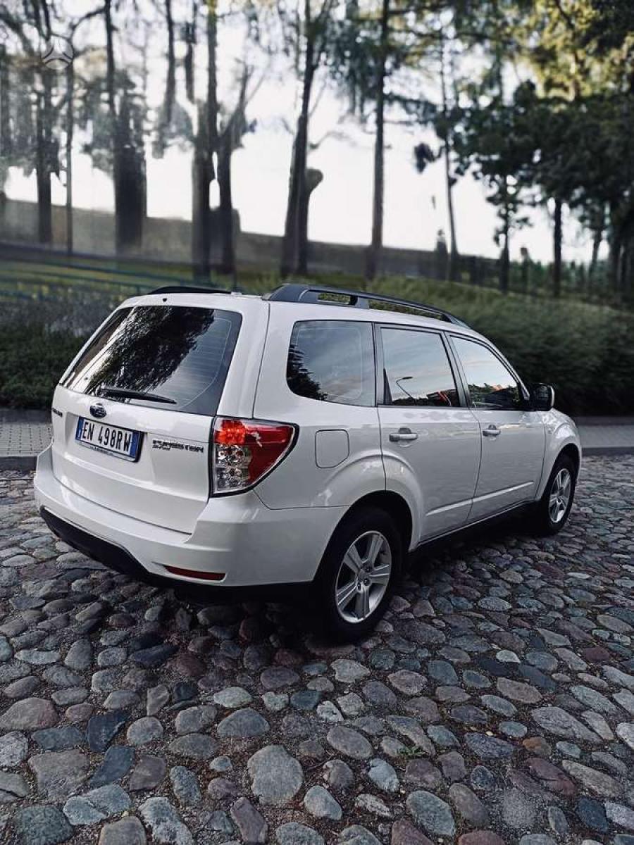 White Subaru Forester 2008 in Utena, with an engine capacity of 1.99 L and mileage of 273 thousand km for 6950 €, photo 5 on AUTOMOTO.COM.LV