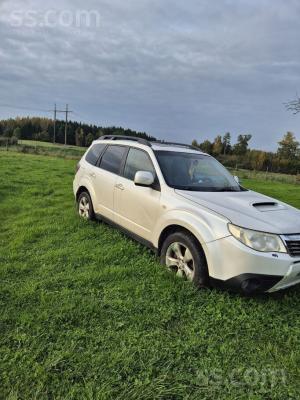 White Subaru Forester 2008 in Cesis, with an engine capacity of 2.00 L and mileage of 0 thousand km for 1500 €, photo  on AUTOMOTO.COM.LV