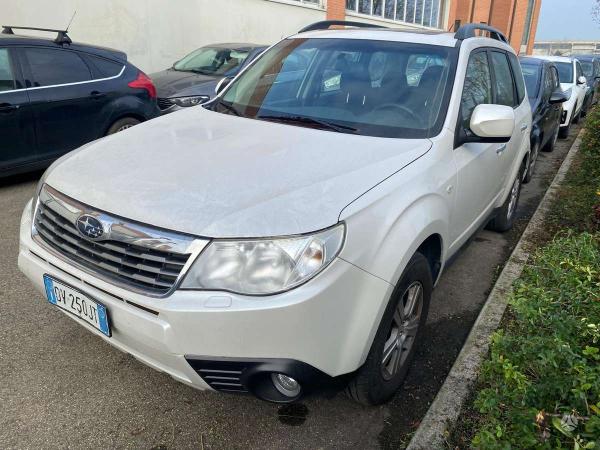 Balts Subaru Forester 2009 Panevēža, ar dzinēja tilpumu 2.00 L un nobraukumu 339 tūkst. km par 4300 €, foto 2 vietnē AUTOMOTO.COM.LV