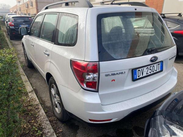 Balts Subaru Forester 2009 Panevēža, ar dzinēja tilpumu 2.00 L un nobraukumu 339 tūkst. km par 4300 €, foto 3 vietnē AUTOMOTO.COM.LV