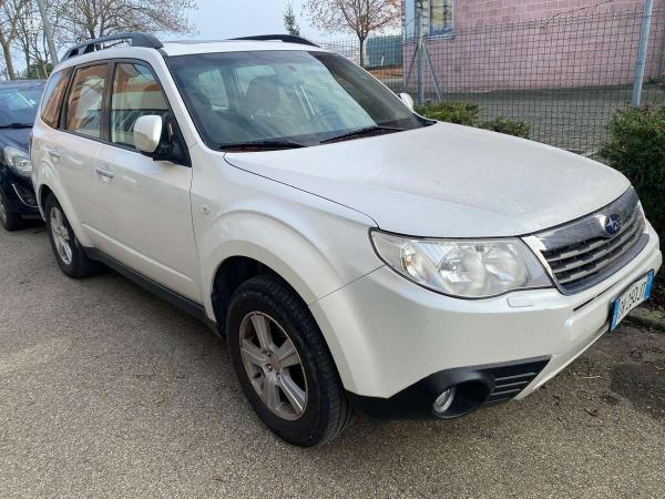 Balts Subaru Forester 2009 Panevēža, ar dzinēja tilpumu 2.00 L un nobraukumu 339 tūkst. km par 4300 €, foto 4 vietnē AUTOMOTO.COM.LV