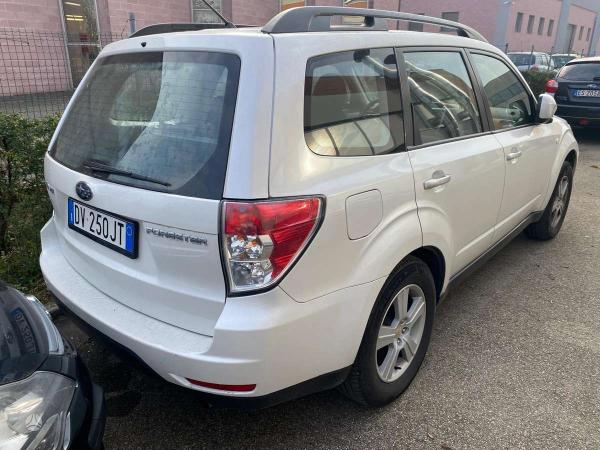 Balts Subaru Forester 2009 Panevēža, ar dzinēja tilpumu 2.00 L un nobraukumu 339 tūkst. km par 4300 €, foto 5 vietnē AUTOMOTO.COM.LV