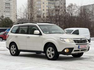White Subaru Forester 2009 in Vilnius, with an engine capacity of 2.00 L and mileage of 294 thousand km for 3000 €, photo 3 on AUTOMOTO.COM.LV
