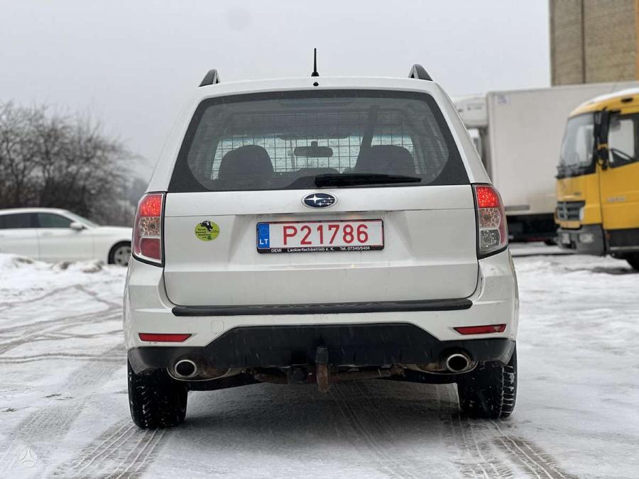 White Subaru Forester 2009 in Vilnius, with an engine capacity of 2.00 L and mileage of 294 thousand km for 3000 €, photo 6 on AUTOMOTO.COM.LV