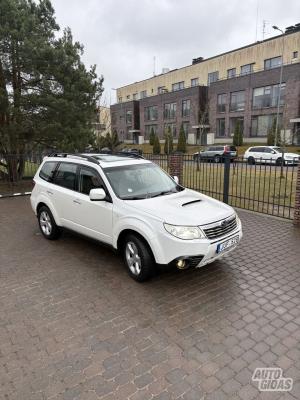 White Subaru Forester 2009 in Vilnius, with an engine capacity of 2.00 L and mileage of 240 thousand km for 1899 €, photo  on AUTOMOTO.COM.LV
