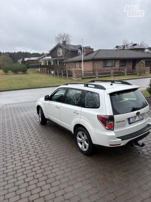 White Subaru Forester 2009 in Vilnius, with an engine capacity of 2.00 L and mileage of 240 thousand km for 1899 €, photo 4 on AUTOMOTO.COM.LV