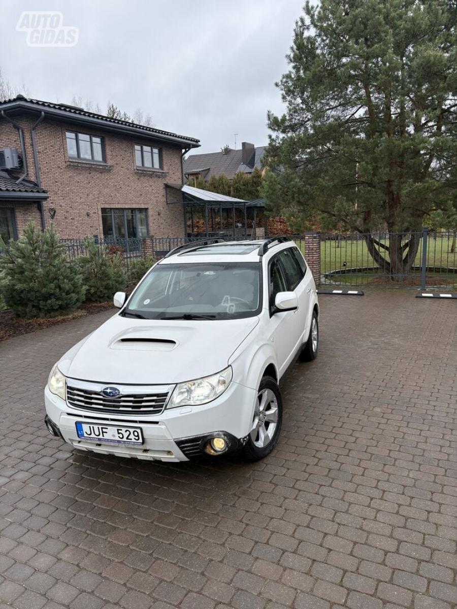 White Subaru Forester 2009 in Vilnius, with an engine capacity of 2.00 L and mileage of 240 thousand km for 1899 €, photo 5 on AUTOMOTO.COM.LV