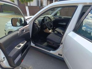 White Subaru Forester 2009 in Kursenai, with an engine capacity of 1.99 L and mileage of 292 thousand km for 4000 €, photo 5 on AUTOMOTO.COM.LV