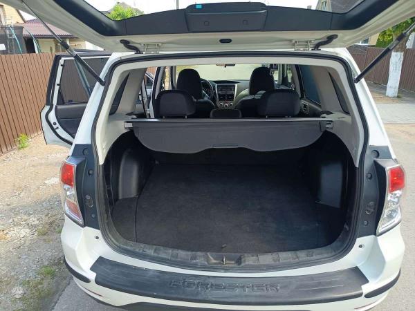 White Subaru Forester 2009 in Kursenai, with an engine capacity of 1.99 L and mileage of 292 thousand km for 4000 €, photo 5 on AUTOMOTO.COM.LV