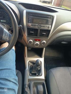 White Subaru Forester 2009 in Kursenai, with an engine capacity of 1.99 L and mileage of 292 thousand km for 4000 €, photo 9 on AUTOMOTO.COM.LV
